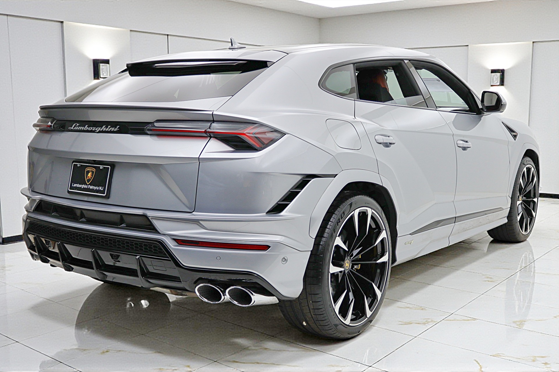 Lambo Urus Lease