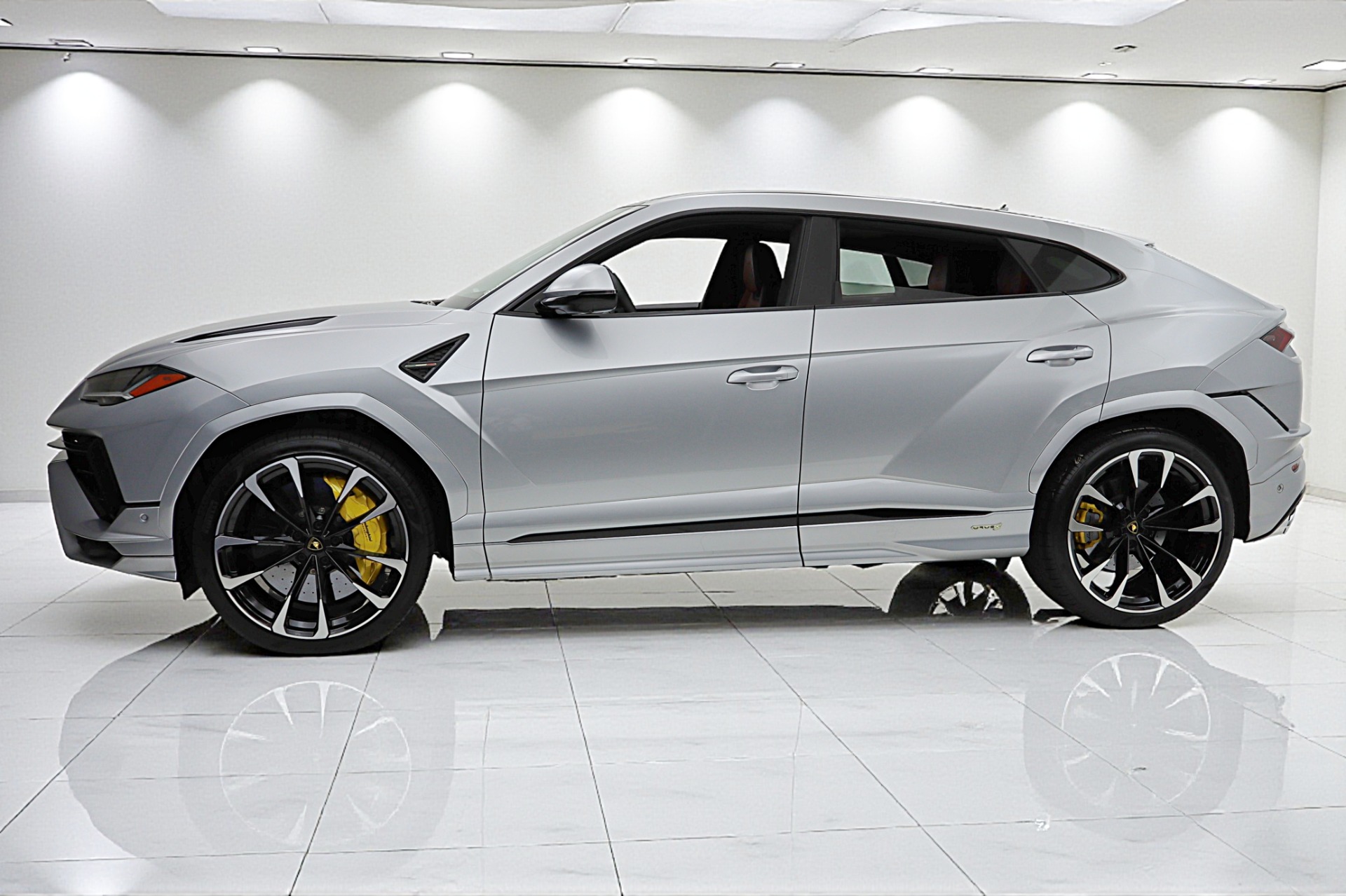 Lambo Urus Lease
