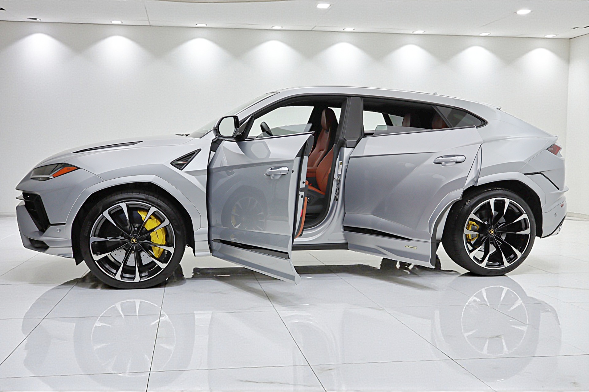 Lambo Urus Lease